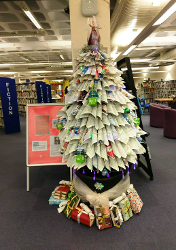Crafty and Bookish Holiday Displays | School Library Journal